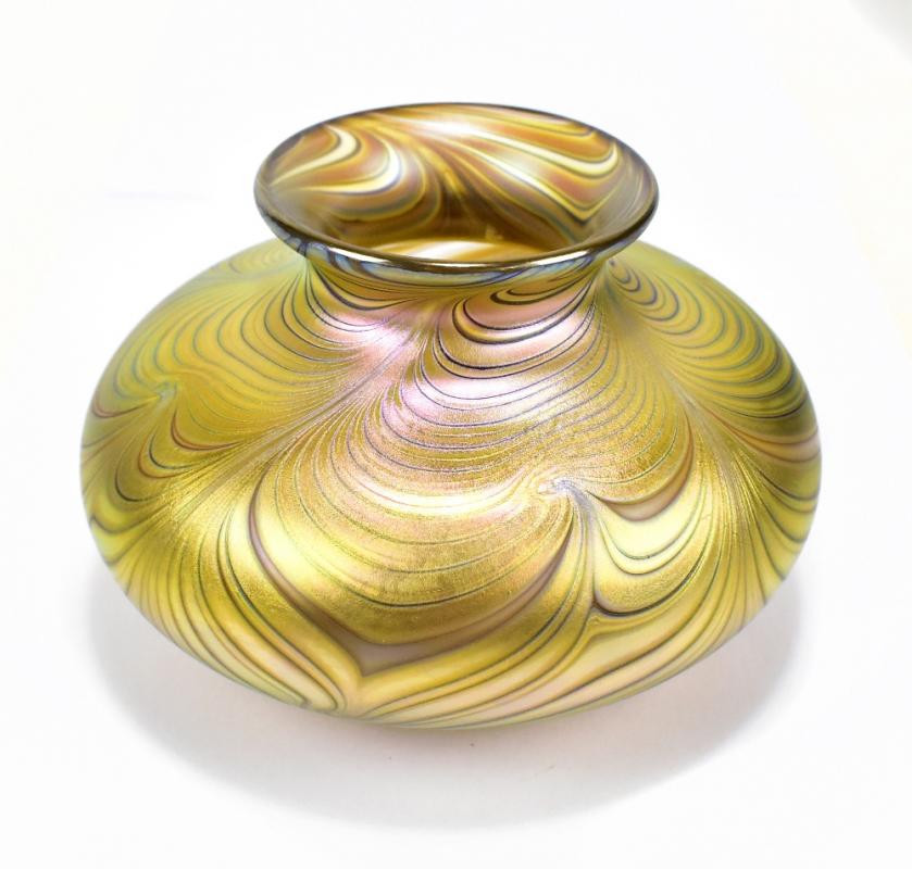 RICHARD GOLDING FOR OKRA GLASS; a 'Gold Nebular' squat vase, height 9cm ...